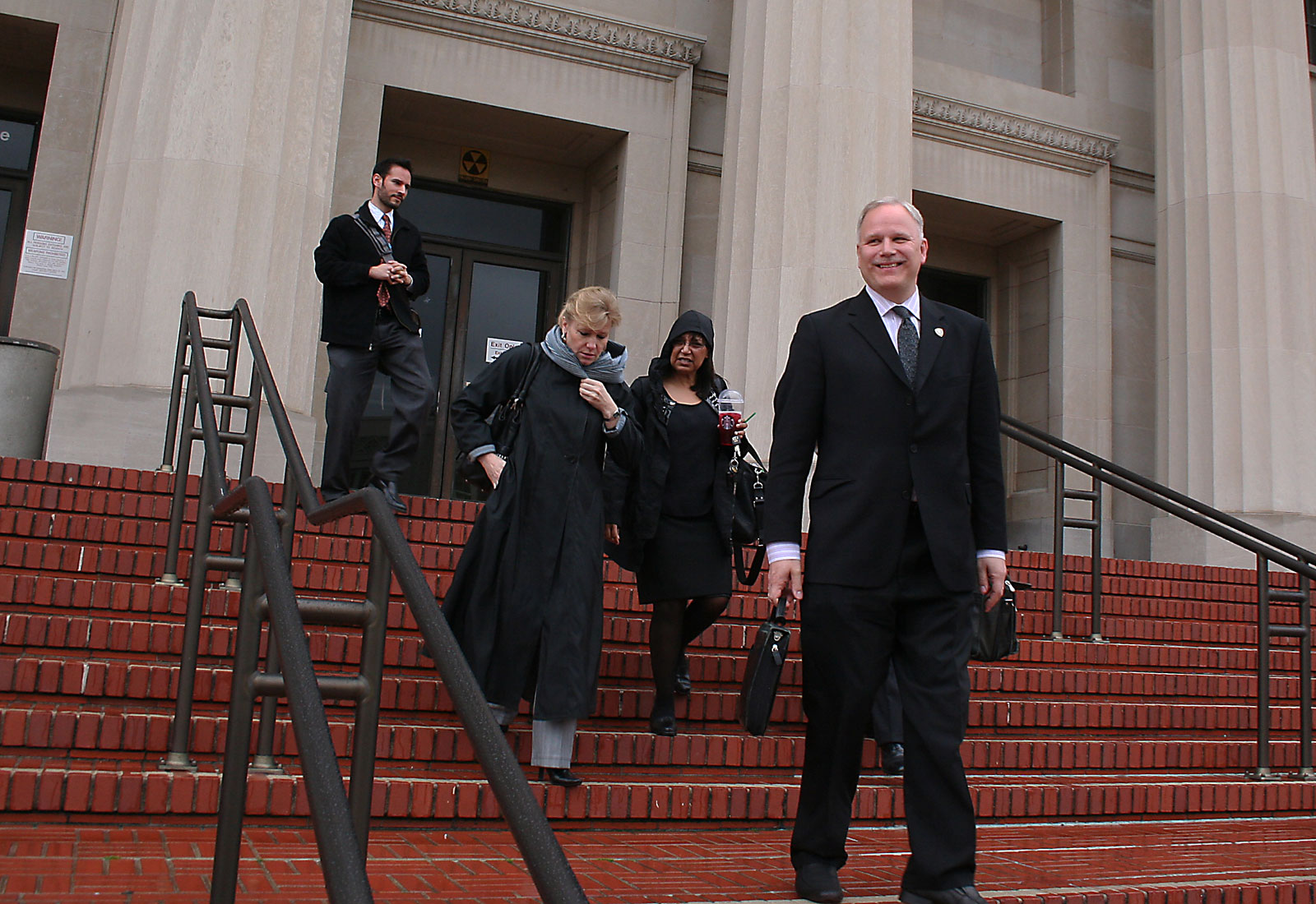 High-ranking African American cop comes to Magnus' defense in ...