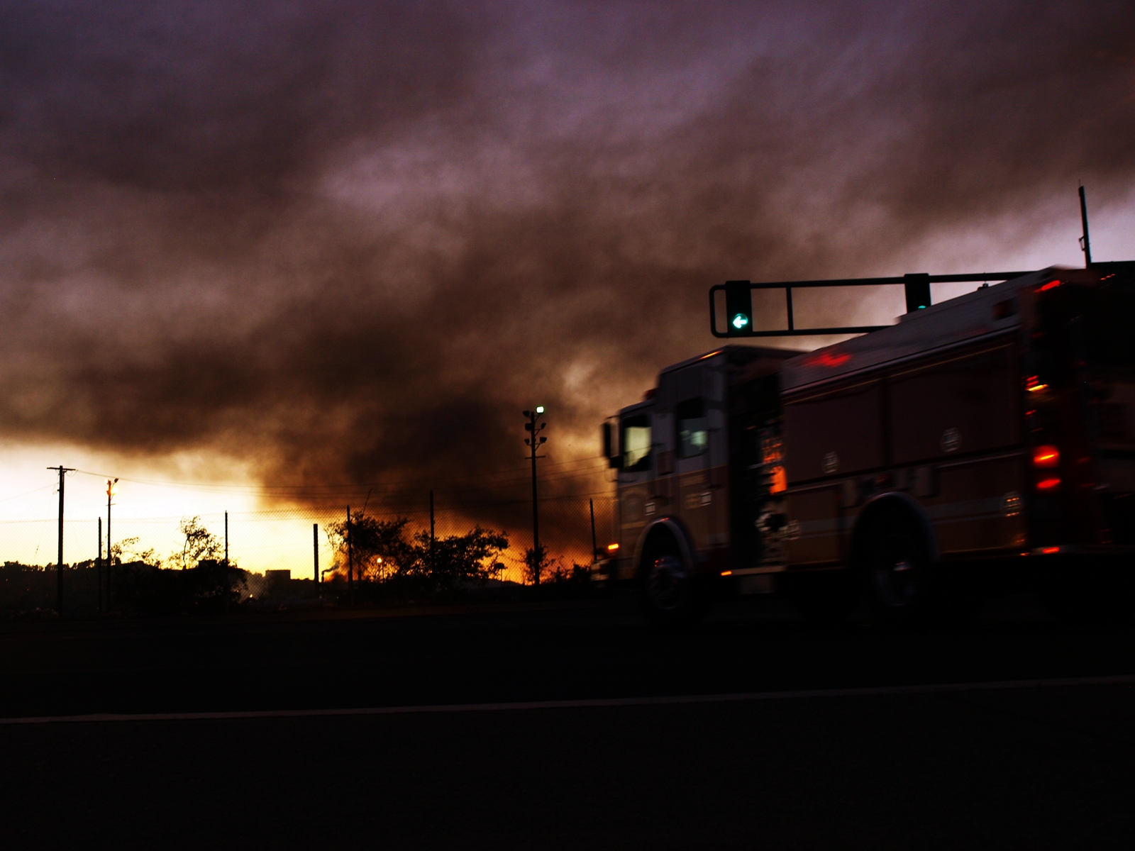 Chevron holds press conference after fire engulfs refinery in Richmond ...